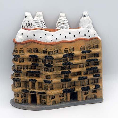 Ceramic tile that reproduces La Pedrera (Casa Milà)